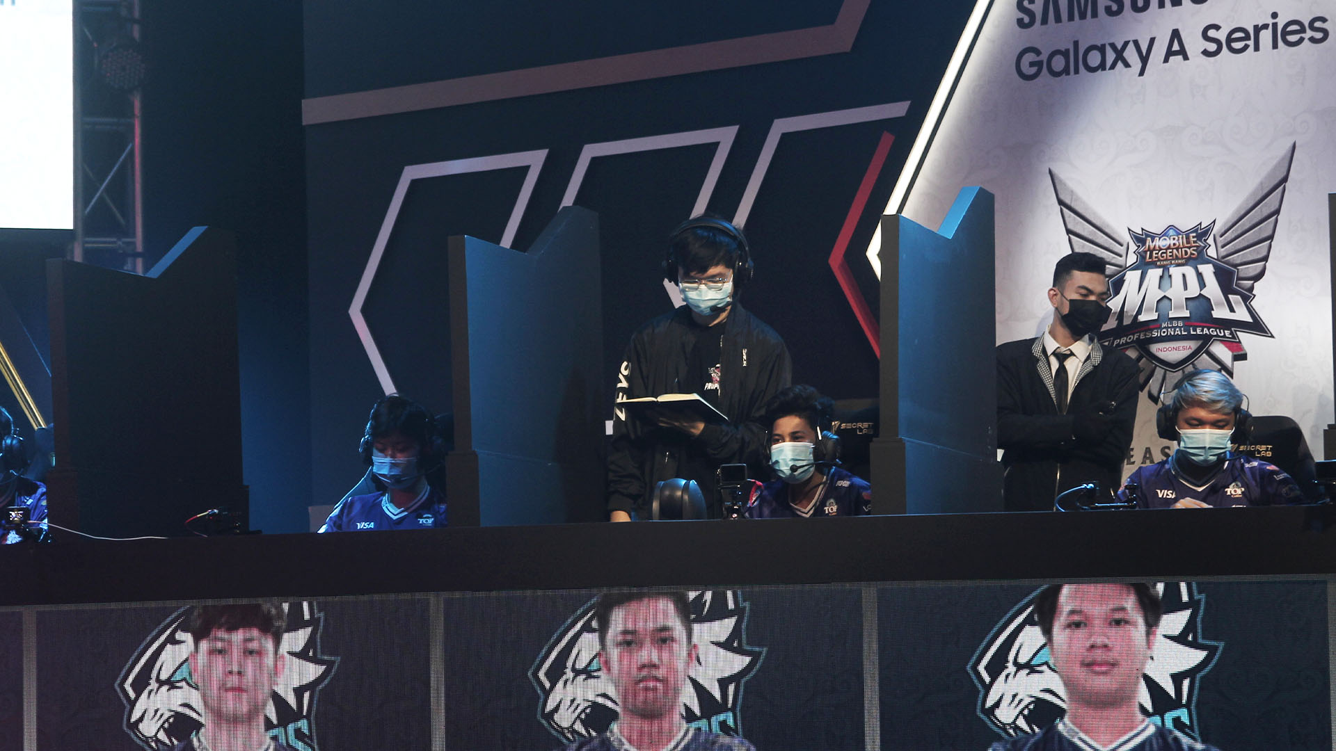 Sudah juara, Zeys masih batasi Ferxiic main Instagram | ONE Esports ...