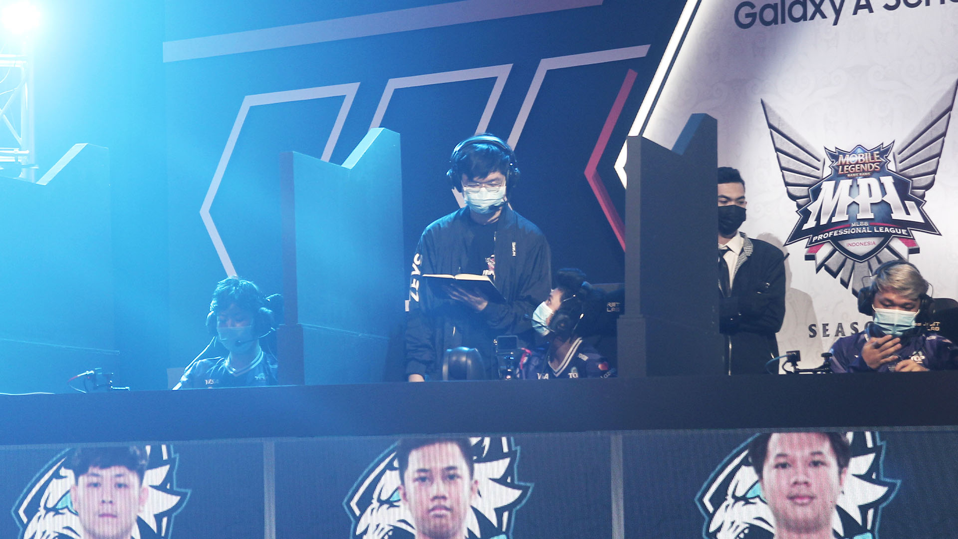 Zeys banting buku viral, Wann beberkan alasannya | ONE Esports Indonesia