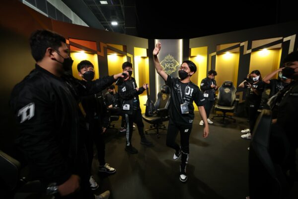 Alasan Blacklist Edward tolak tawaran 2 tim MPL ID | ONE Esports Indonesia