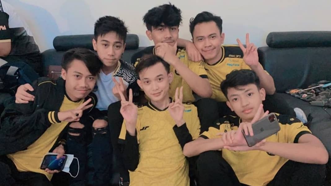 ONIC Esports resmi lepas Rossezy dan NiKK dari roster tim | ONE Esports ...