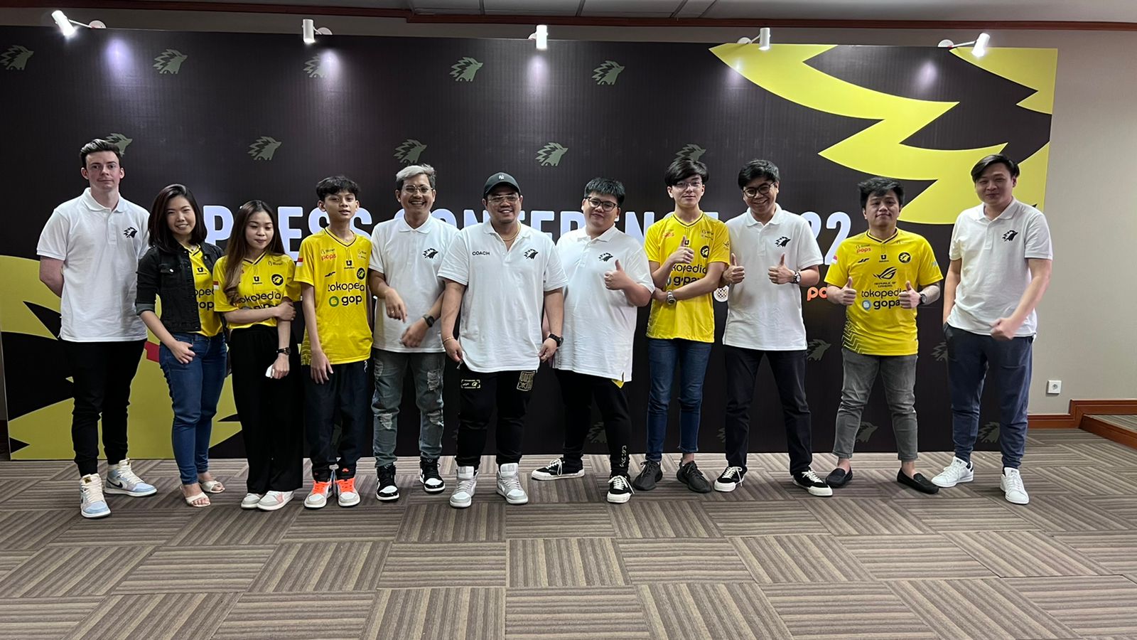 Mars tetap jadi head coach ONIC Esports, apa posisi Coach Yeb? | ONE ...