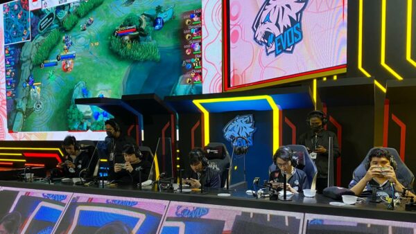 REKT: Cuma ada 1 player yang punya 'otak' di EVOS Legends | ONE Esports ...