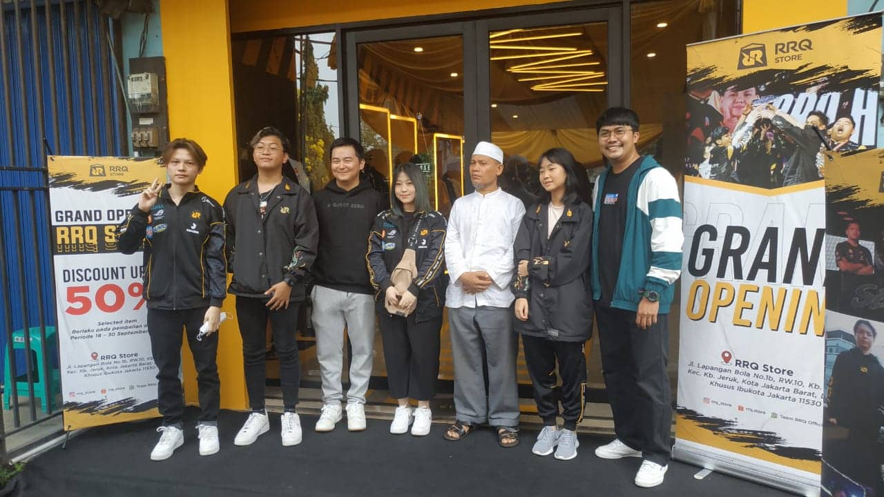 RRQ Store resmi dibuka, sarana penghubung tim dengan Kingdom | ONE ...