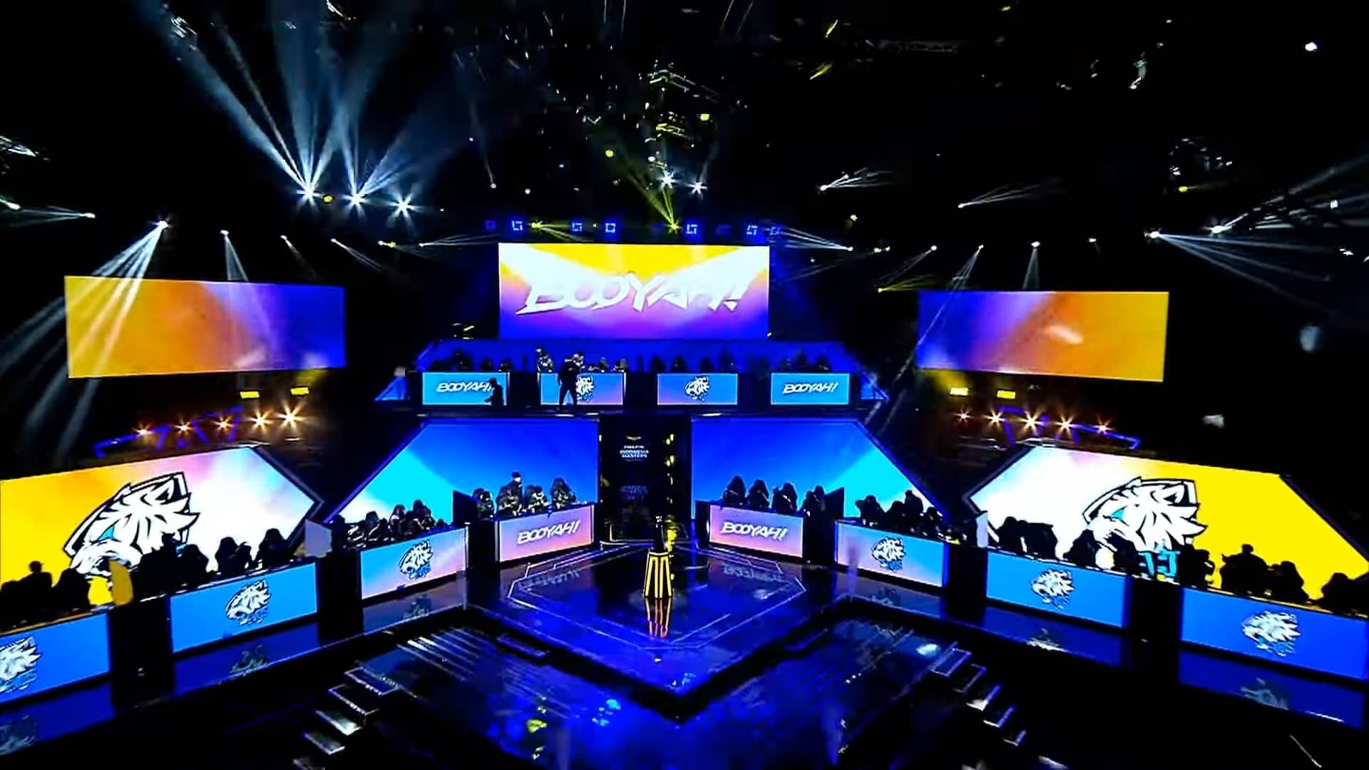 Galeri foto: Banjir penggemar 'garis keras' EVOS Divine di FFIM 2022 ...