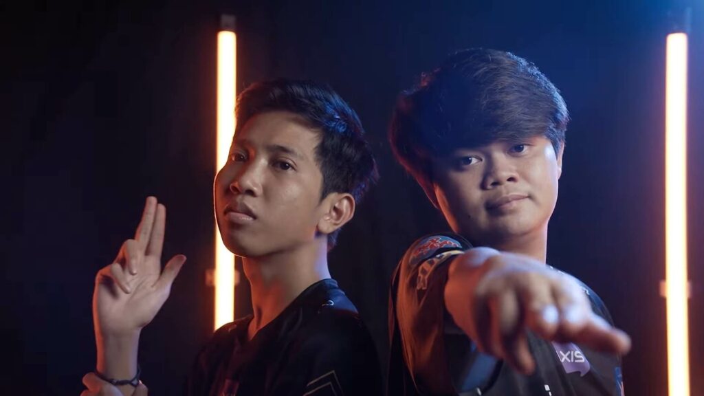 Desain berbeda! Team RRQ rilis jersey khusus Hoshi dan Akira untuk M4 ...