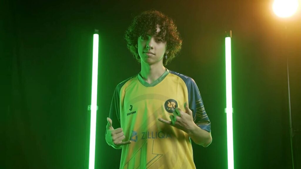 Desain berbeda! Team RRQ rilis jersey khusus Hoshi dan Akira untuk M4 ...