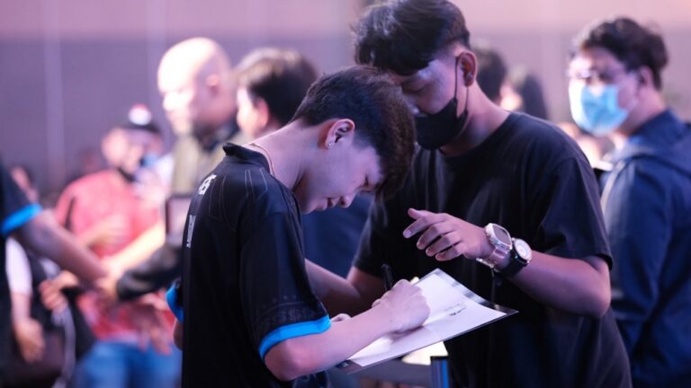 Profil dan biodata Irrad: Jungler baru RRQ Hoshi, muda dan potensial ...