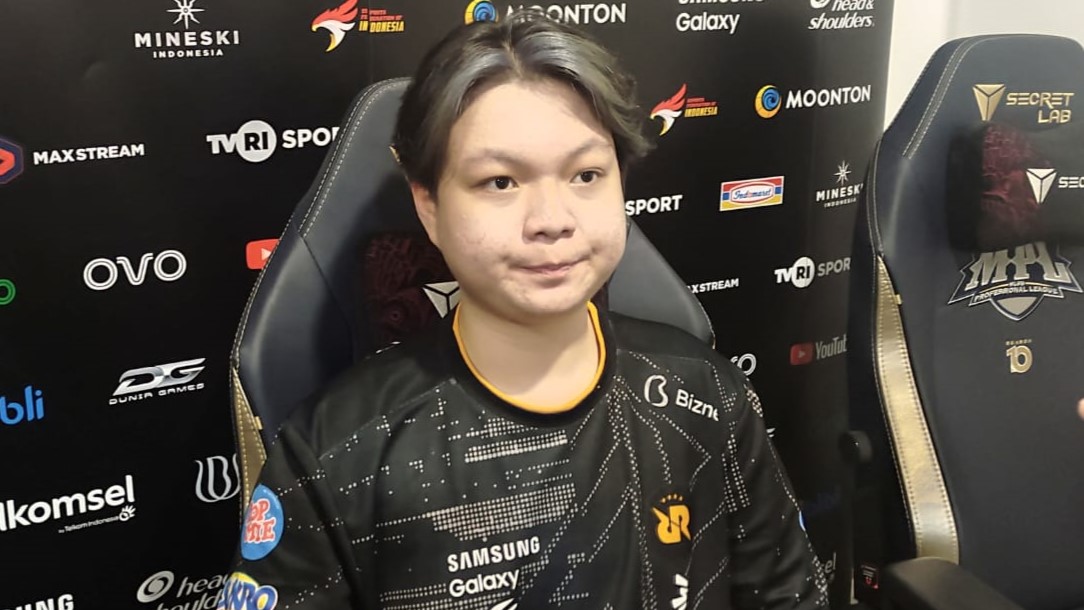 RRQ Banana murid R7, wajib komunikasi setelah pertandingan | ONE ...