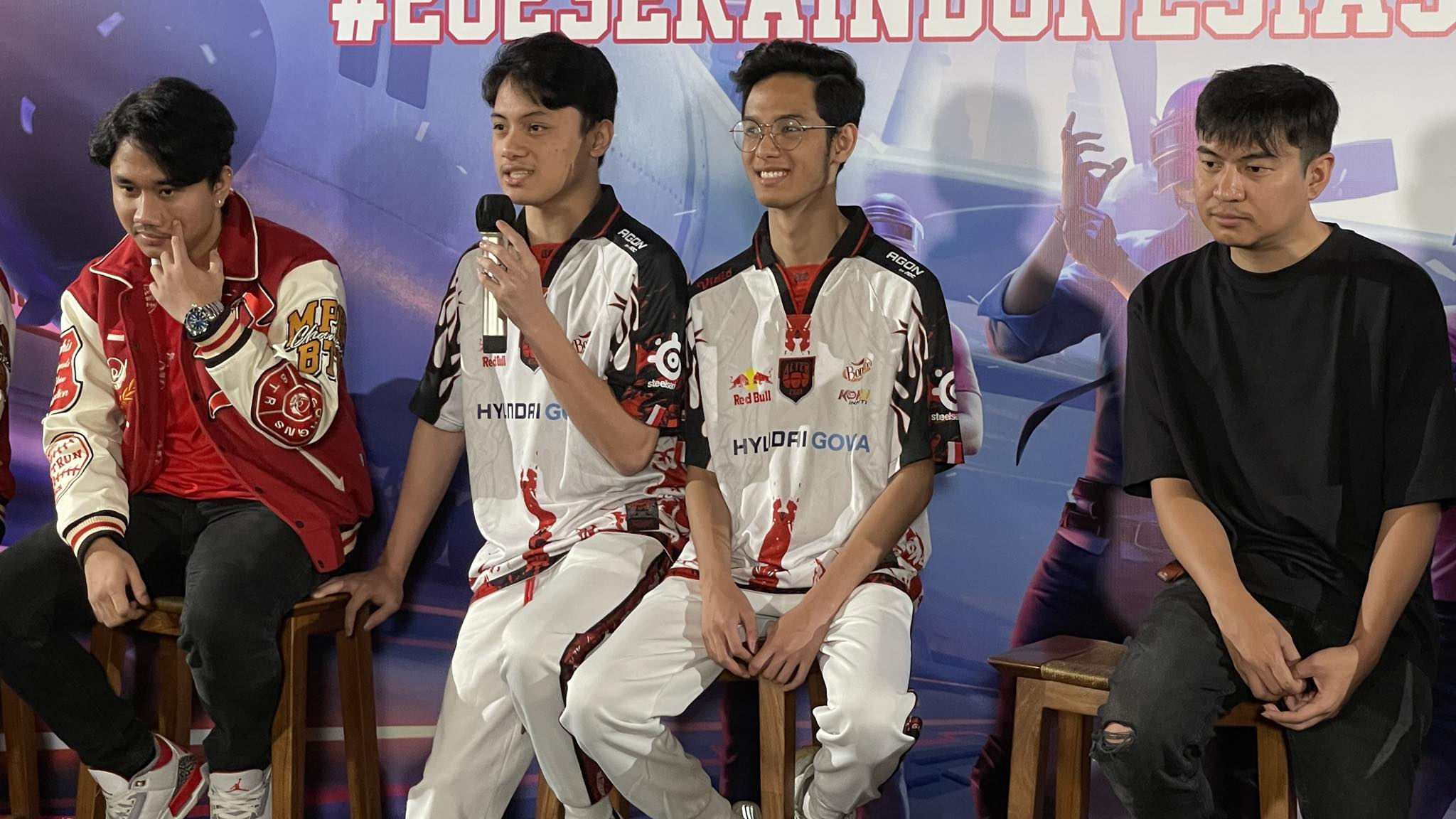 Ramai isu kondisi AE Rosemary, ini respons staf pelatih | ONE Esports ...