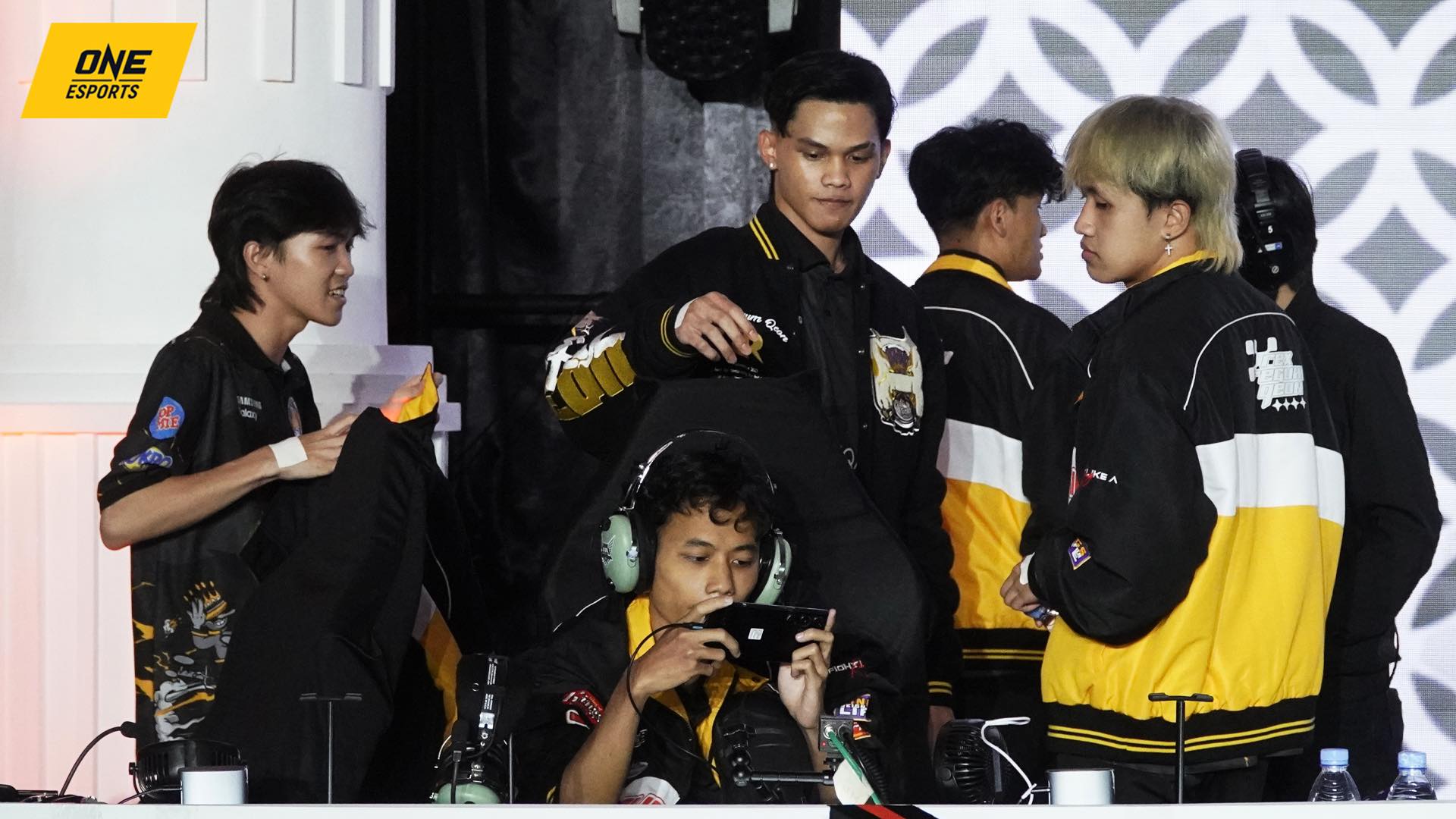 Cheese pick RRQ Hoshi sukses mencakar EVOS Glory! | ONE Esports Indonesia