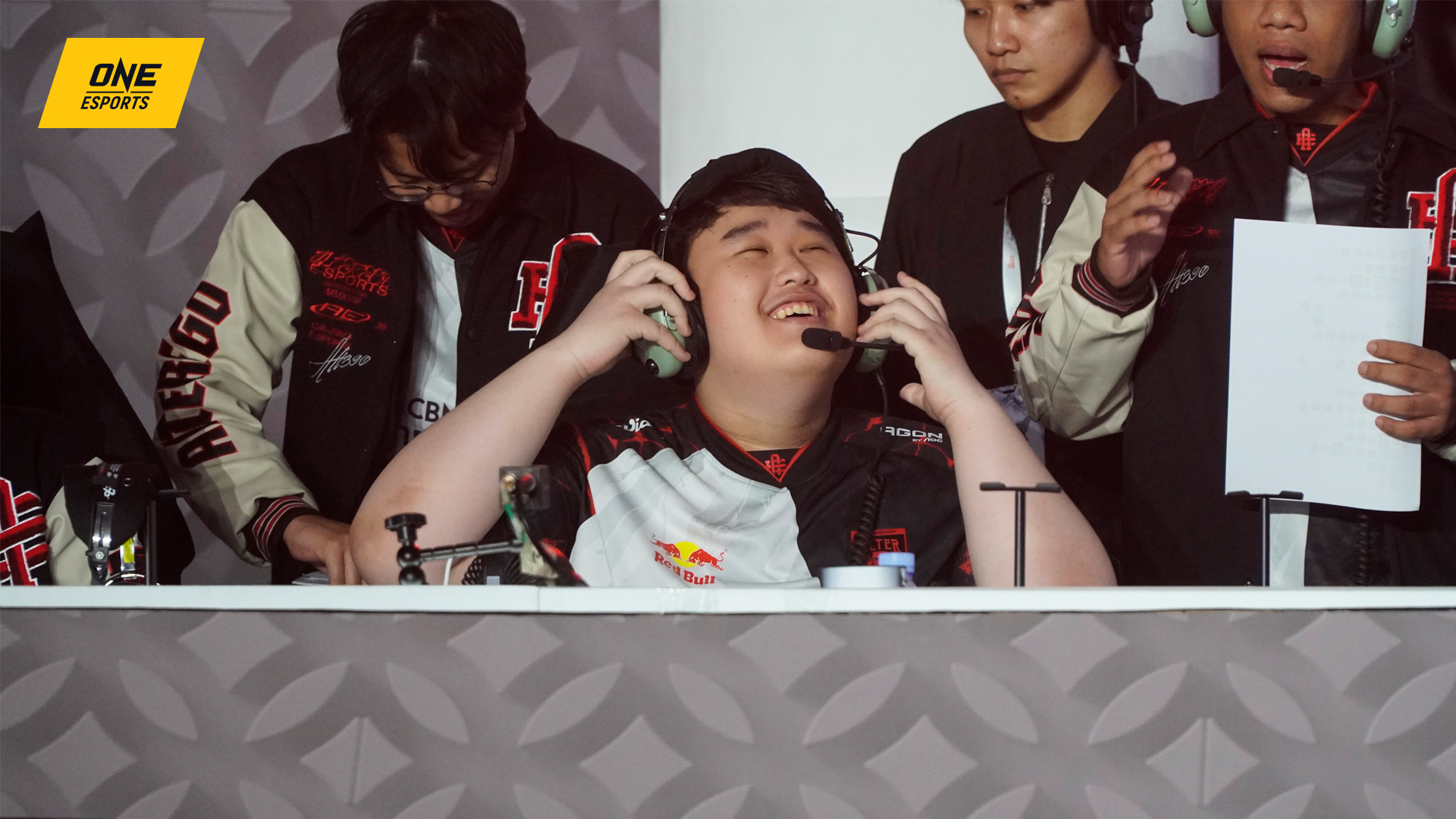 Beda strategi Fighter Gold Laner Alter Ego dan ONIC Esports | ONE ...