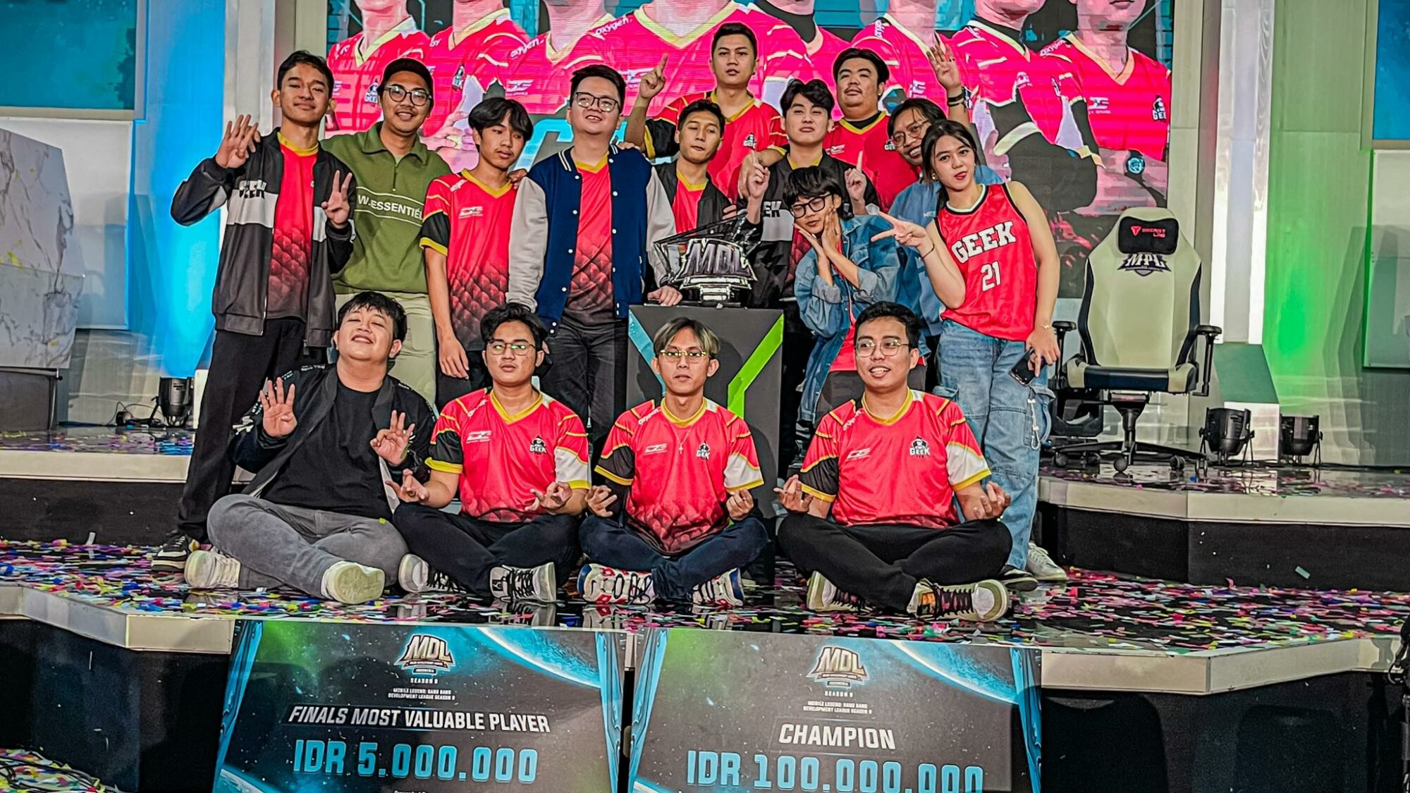 Geek Fam Jr juara MDL ID S9, RRQ Sena kena comeback paling gila | ONE Esports Indonesia
