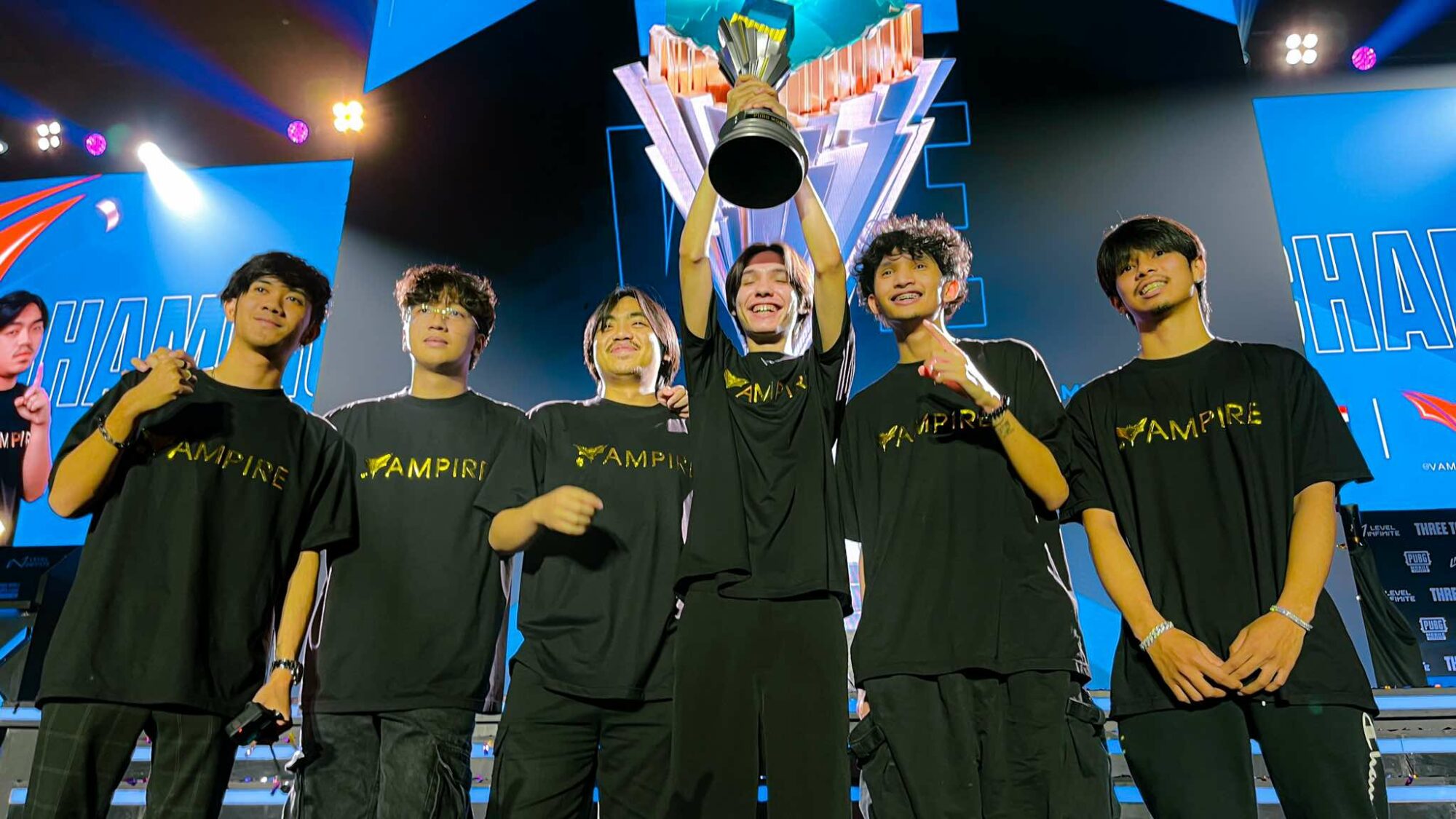 Vampire Esports juara PMSL SEA Fall 2024 | ONE Esports Indonesia