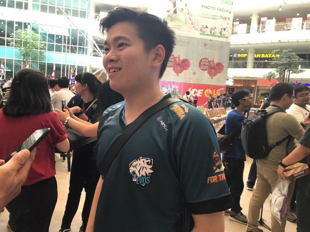 Emperor: Pemasukan sebagai streamer lebih besar dari player pro | ONE ...