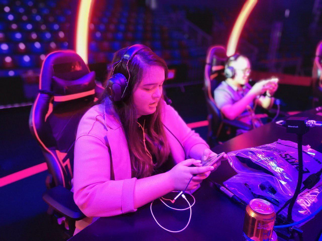Mau jadi caster esports profesional? Velajave punya tips dan triknya ...