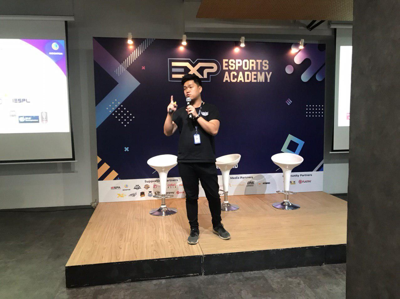 Exp Esports Academy berjalan lancar di hari pertama | ONE Esports Indonesia