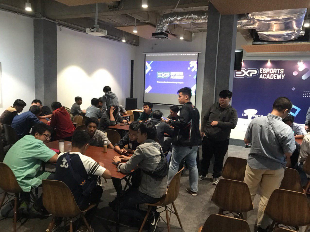 Exp Esports Academy berjalan lancar di hari pertama | ONE Esports Indonesia