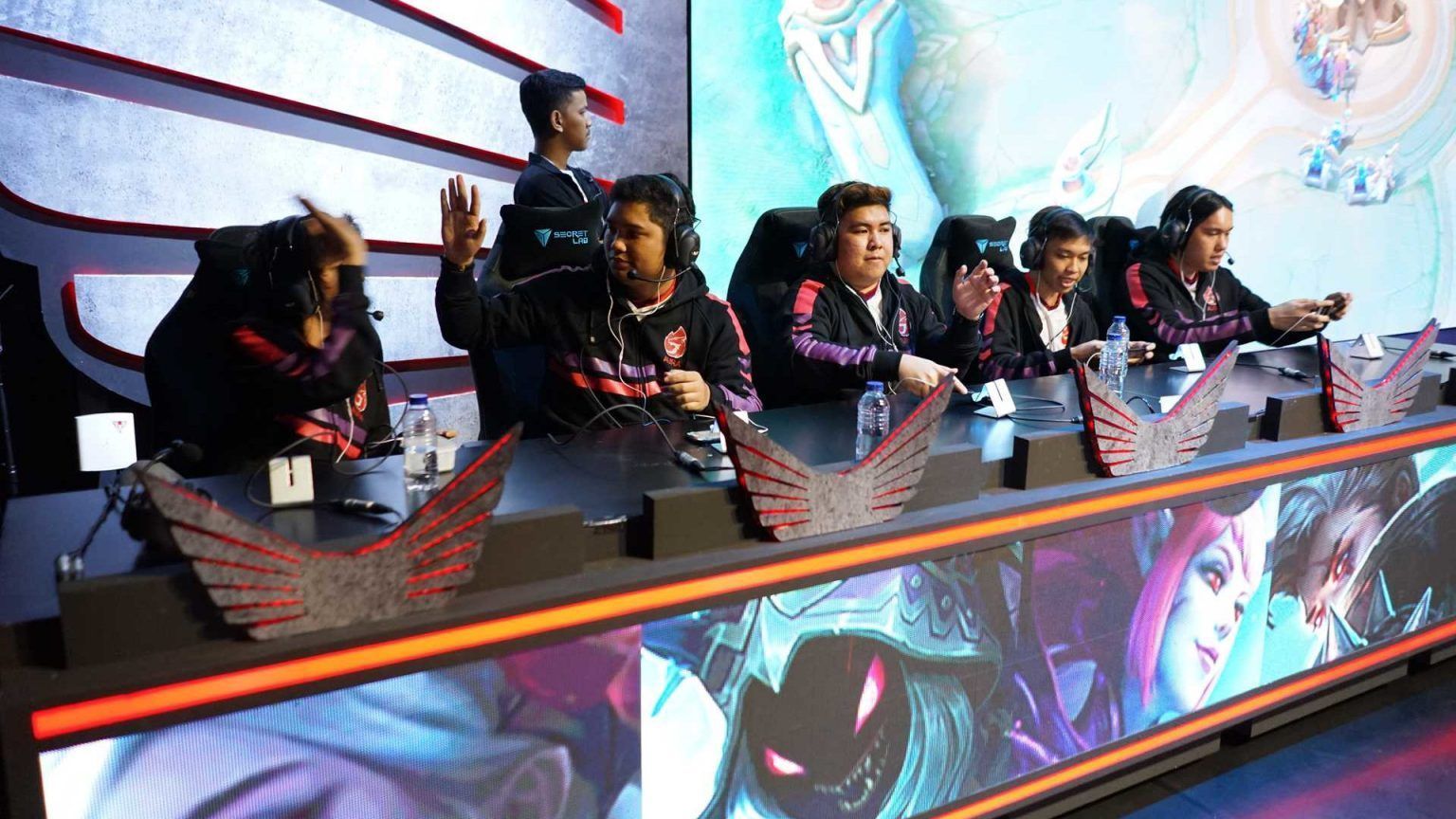 Aura comeback dan bungkam EVOS Legends | ONE Esports Indonesia