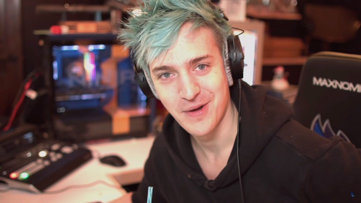 Ninja ulurkan bantuan pada streamer Mixer | ONE Esports Indonesia